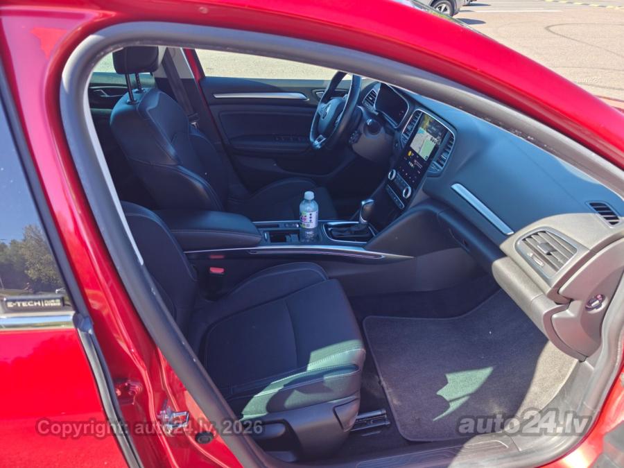 Red Renault Megane 2021 in Tallinn, with an engine capacity of 1.60 L and mileage of 70 thousand km for 17500 €, photo 10 on AUTOMOTO.COM.LV