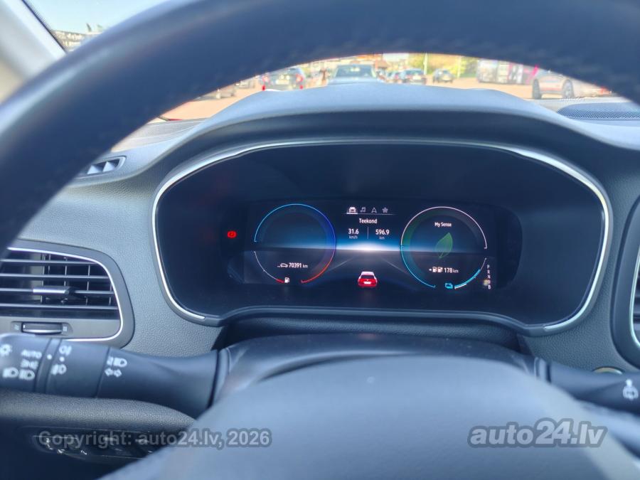 Red Renault Megane 2021 in Tallinn, with an engine capacity of 1.60 L and mileage of 70 thousand km for 17500 €, photo 15 on AUTOMOTO.COM.LV