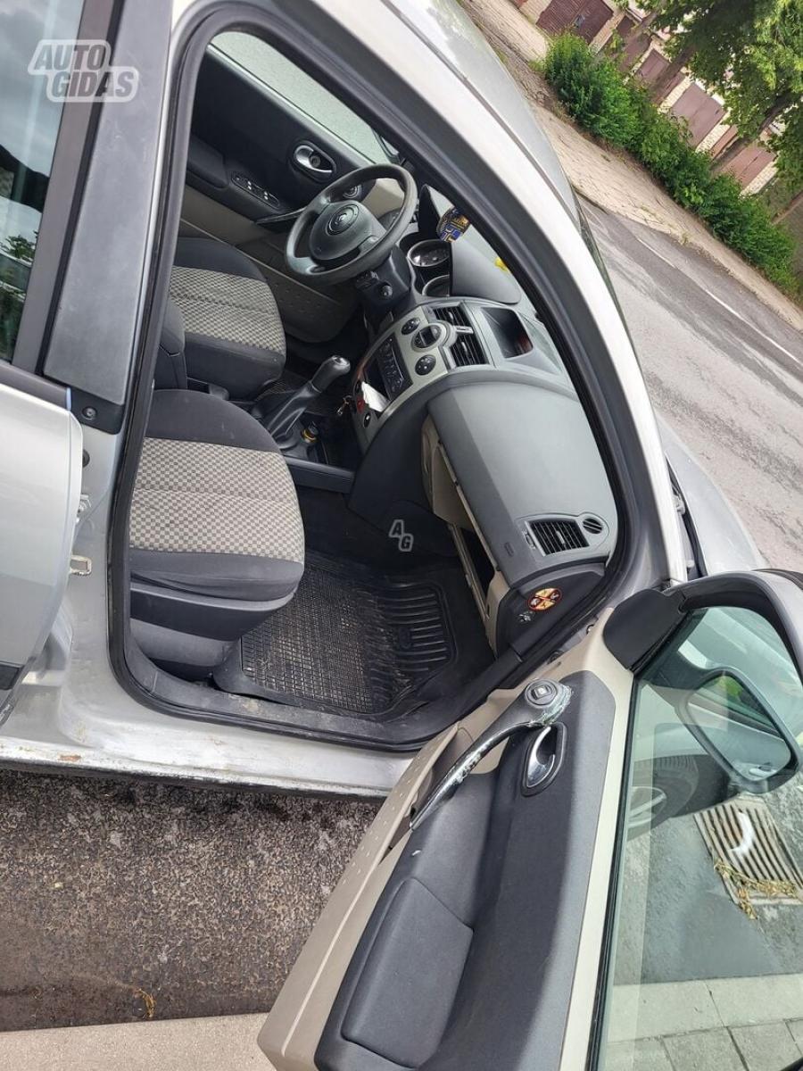 Renault Megane 2002 Panevēža, ar dzinēja tilpumu 1.60 L un nobraukumu 207 tūkst. km par 630 €, foto 6 vietnē AUTOMOTO.COM.LV