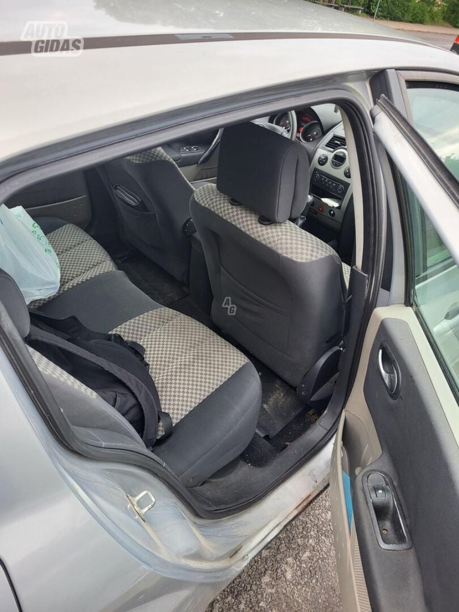 Renault Megane 2002 Panevēža, ar dzinēja tilpumu 1.60 L un nobraukumu 207 tūkst. km par 630 €, foto 8 vietnē AUTOMOTO.COM.LV