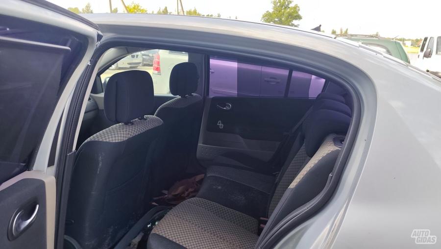 Renault Megane 2004 in Marijampole, with an engine capacity of 2.00 L and mileage of 220 thousand km for 450 €, photo 11 on AUTOMOTO.COM.LV