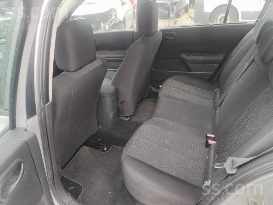 Renault Megane 2005 in Riga, with an engine capacity of 1.60 L and mileage of 370 thousand km for 950 €, photo 5 on AUTOMOTO.COM.LV
