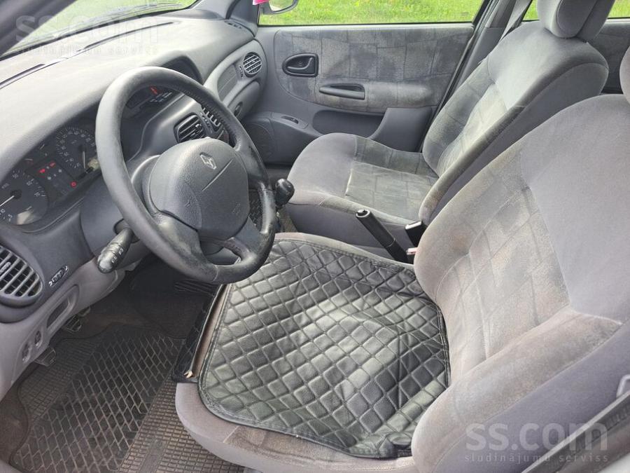 Renault Megane 2000 in Jekabpils, with an engine capacity of 1.60 L and mileage of 235 thousand km for 950 €, photo 10 on AUTOMOTO.COM.LV