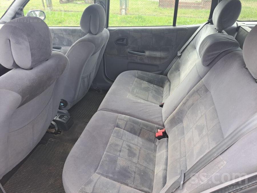 Renault Megane 2000 in Jekabpils, with an engine capacity of 1.60 L and mileage of 235 thousand km for 950 €, photo 11 on AUTOMOTO.COM.LV