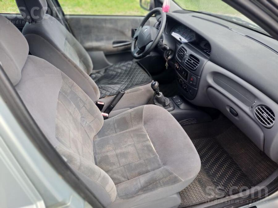 Renault Megane 2000 in Jekabpils, with an engine capacity of 1.60 L and mileage of 235 thousand km for 950 €, photo 13 on AUTOMOTO.COM.LV