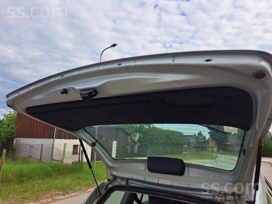 Renault Megane 2000 in Jekabpils, with an engine capacity of 1.60 L and mileage of 235 thousand km for 950 €, photo 17 on AUTOMOTO.COM.LV
