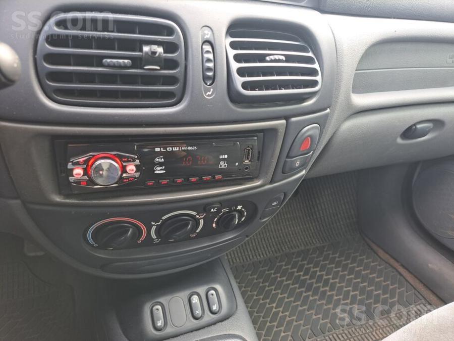Renault Megane 2000 in Jekabpils, with an engine capacity of 1.60 L and mileage of 235 thousand km for 950 €, photo 19 on AUTOMOTO.COM.LV