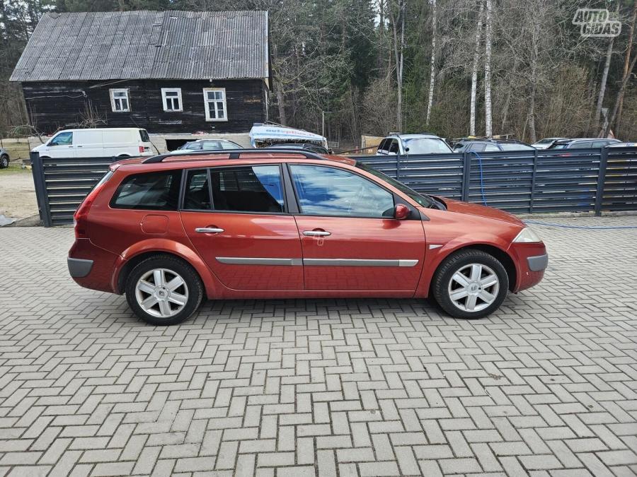 Renault Megane 2004 in Prienai, with an engine capacity of 1.60 L and mileage of 234 thousand km for 800 €, photo 8 on AUTOMOTO.COM.LV