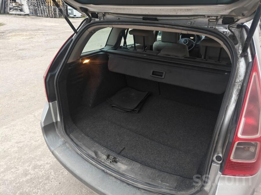 Renault Megane 2007 in Riga, with an engine capacity of 1.50 L and mileage of 298 thousand km for 1450 €, photo 7 on AUTOMOTO.COM.LV