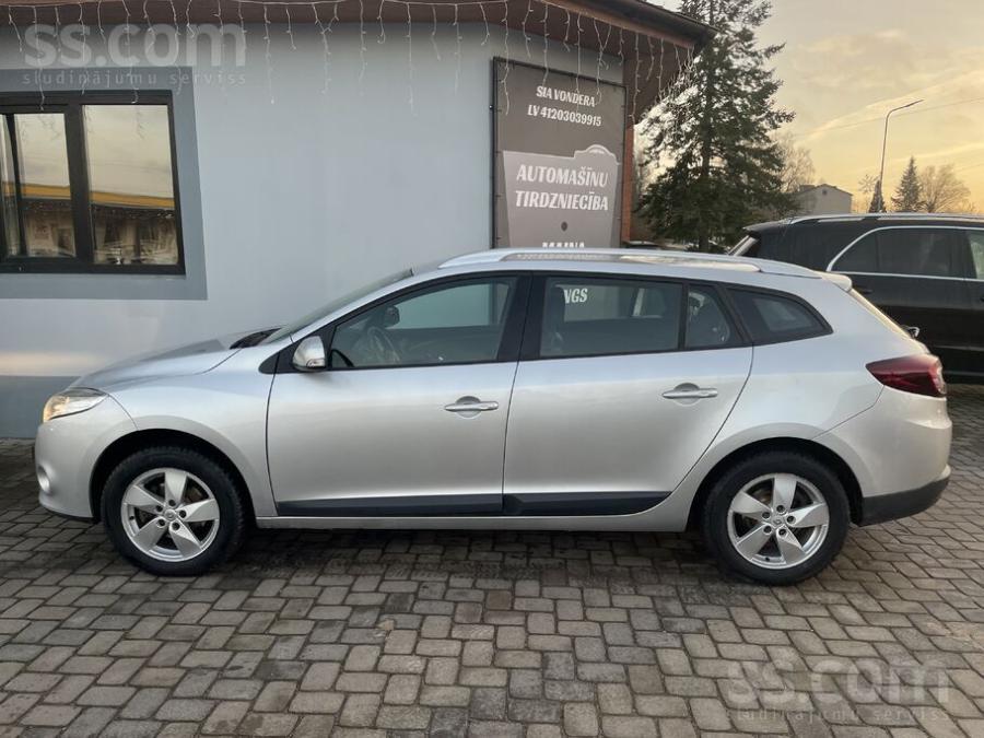 Renault Megane 2011 Talsi, ar dzinēja tilpumu 1.60 L un nobraukumu 200 tūkst. km par 2900 €, foto 24 vietnē AUTOMOTO.COM.LV