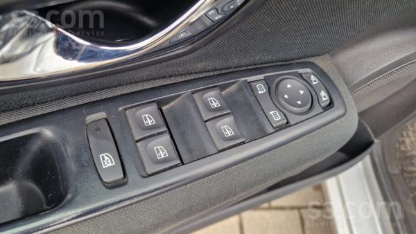 Renault Megane 2014 in Riga, with an engine capacity of 1.50 L and mileage of 218 thousand km for 4290 €, photo 6 on AUTOMOTO.COM.LV