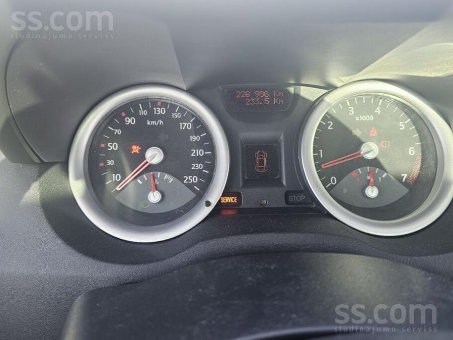 Balts Renault Megane 2005 Liepāja, ar dzinēja tilpumu 1.60 L un nobraukumu 227 tūkst. km par 1650 €, foto 11 vietnē AUTOMOTO.COM.LV