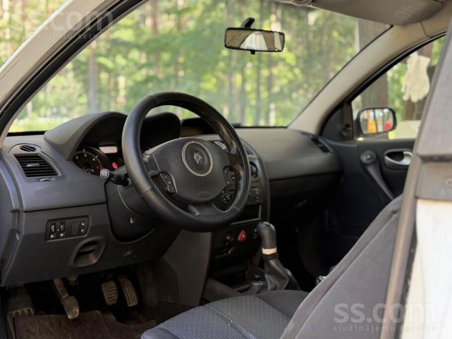 White Renault Megane 2008 in Jurmala, with an engine capacity of 1.50 L and mileage of 350 thousand km for 1350 €, photo 5 on AUTOMOTO.COM.LV