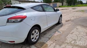 White Renault Megane 2009 in Aizkraukle, with an engine capacity of 1.60 L and mileage of 221 thousand km for 3100 €, photo 5 on AUTOMOTO.COM.LV