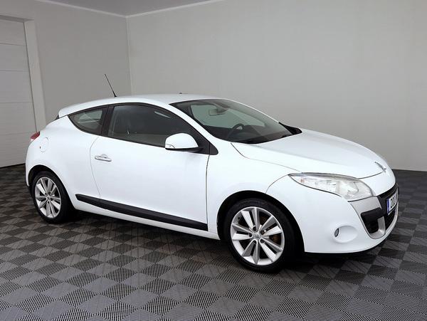 White Renault Megane 2010 in Tallinn, with an engine capacity of 1.60 L and mileage of 252 thousand km for 1999 €, photo 1 on AUTOMOTO.COM.LV