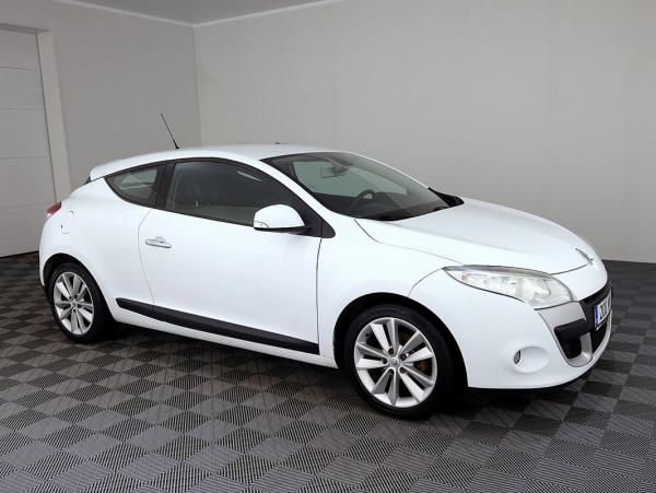White Renault Megane 2010 in Tallinn, with an engine capacity of 1.60 L and mileage of 252 thousand km for 1999 €, photo 9 on AUTOMOTO.COM.LV