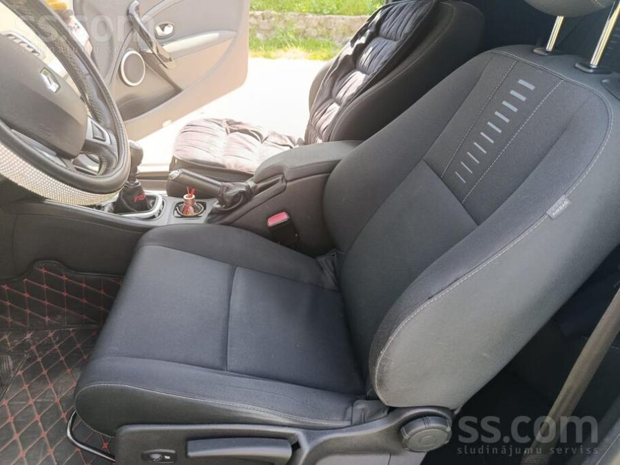 Белый Рено Меган 2011 в Вентспилс, объемом двигателя 1.90 л и пробегом 260 тыс. км за 4000 €, фото 7 на AUTOMOTO.COM.LV
