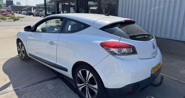 Balts Renault Megane 2011 Kauņa, ar dzinēja tilpumu 2.00 L un nobraukumu 247 tūkst. km par 3300 €, foto 2 vietnē AUTOMOTO.COM.LV