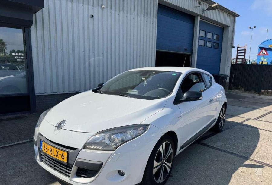 White Renault Megane 2011 in Kaunas, with an engine capacity of 2.00 L and mileage of 247 thousand km for 3300 €, photo 4 on AUTOMOTO.COM.LV