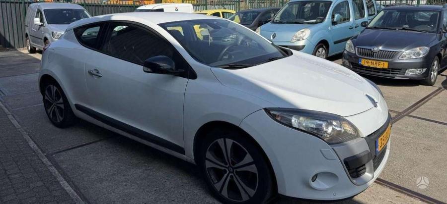 White Renault Megane 2011 in Kaunas, with an engine capacity of 2.00 L and mileage of 247 thousand km for 3300 €, photo 6 on AUTOMOTO.COM.LV