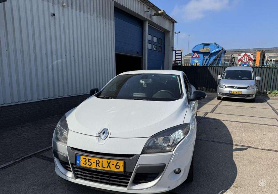 White Renault Megane 2011 in Kaunas, with an engine capacity of 2.00 L and mileage of 247 thousand km for 3300 €, photo 7 on AUTOMOTO.COM.LV