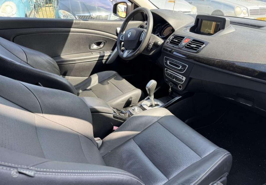 White Renault Megane 2011 in Kaunas, with an engine capacity of 2.00 L and mileage of 247 thousand km for 3300 €, photo 9 on AUTOMOTO.COM.LV