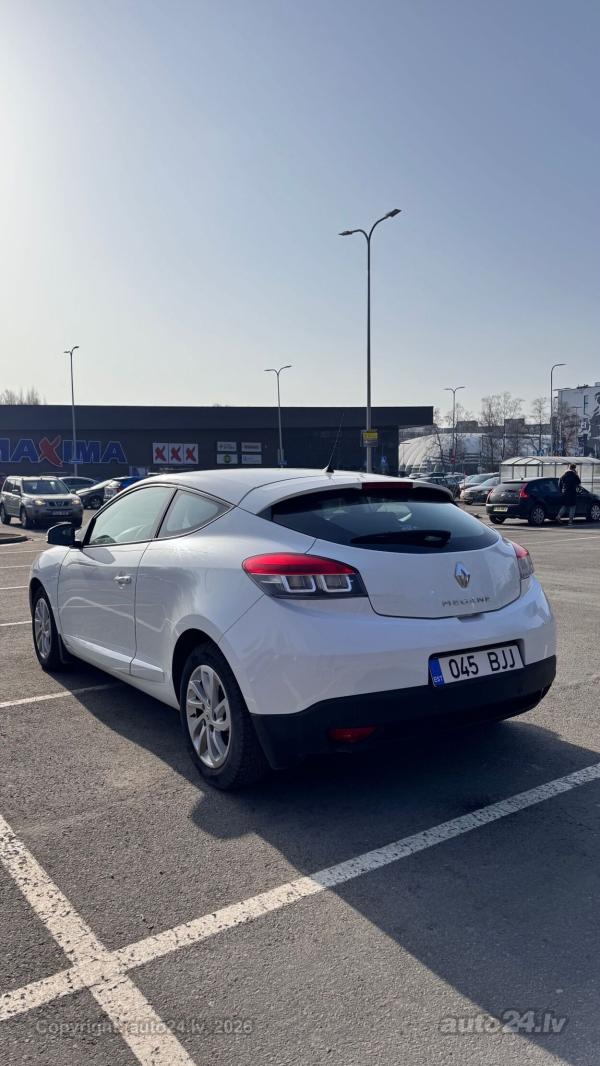 White Renault Megane 2013 in Tallinn, with an engine capacity of 1.60 L and mileage of 156 thousand km for 4500 €, photo 8 on AUTOMOTO.COM.LV