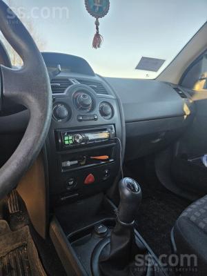 Balts Renault Megane 2007 Rīga, ar dzinēja tilpumu 1.60 L un nobraukumu 260 tūkst. km par 1000 €, foto 6 vietnē AUTOMOTO.COM.LV