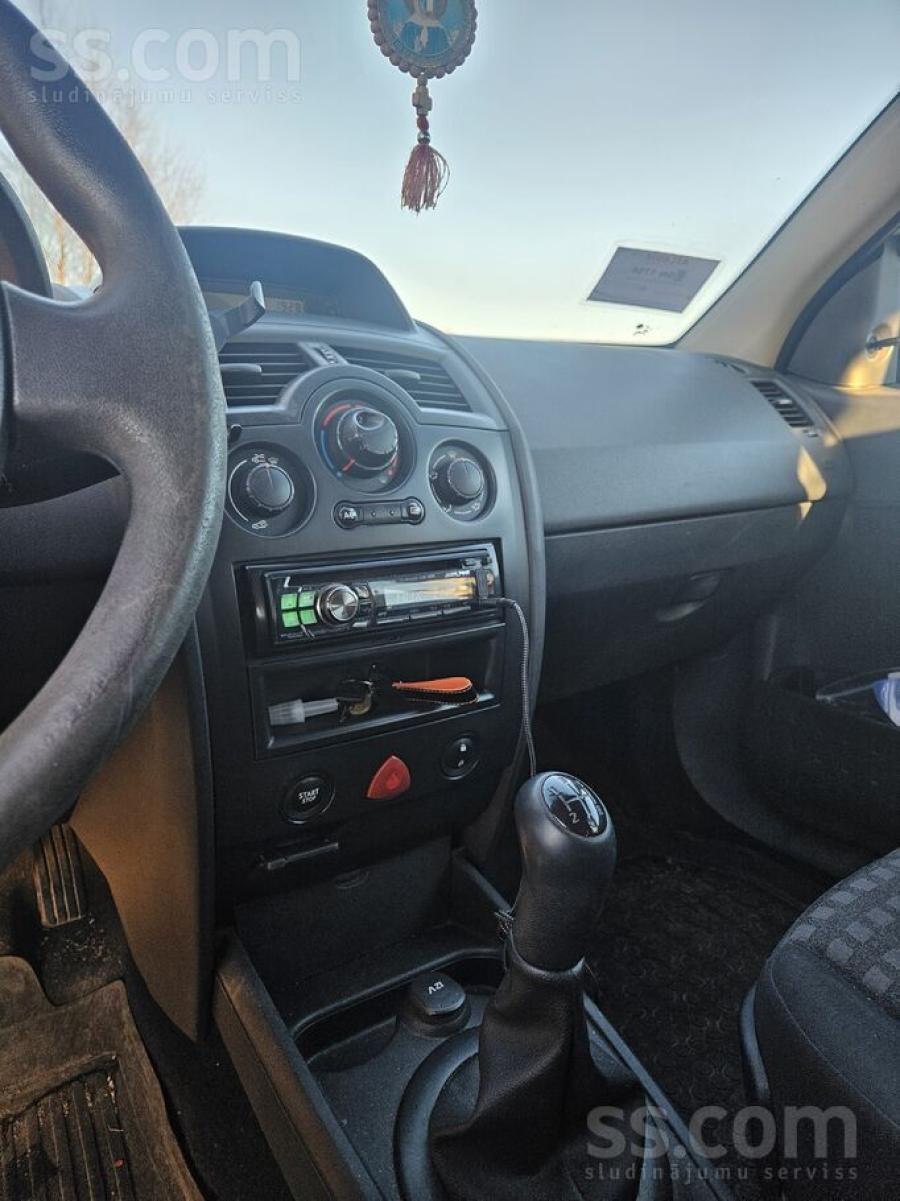 Balts Renault Megane 2007 Rīga, ar dzinēja tilpumu 1.60 L un nobraukumu 260 tūkst. km par 1000 €, foto 6 vietnē AUTOMOTO.COM.LV