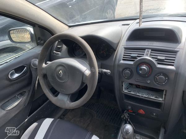 White Renault Megane 2007 in Pakruojis, with an engine capacity of 1.40 L and mileage of 208 thousand km for 290 €, photo 5 on AUTOMOTO.COM.LV
