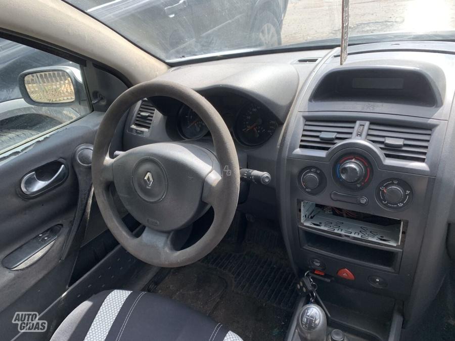 White Renault Megane 2007 in Pakruojis, with an engine capacity of 1.40 L and mileage of 208 thousand km for 290 €, photo 6 on AUTOMOTO.COM.LV
