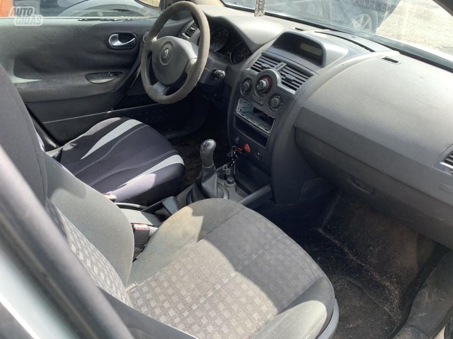 White Renault Megane 2007 in Pakruojis, with an engine capacity of 1.40 L and mileage of 208 thousand km for 290 €, photo 7 on AUTOMOTO.COM.LV