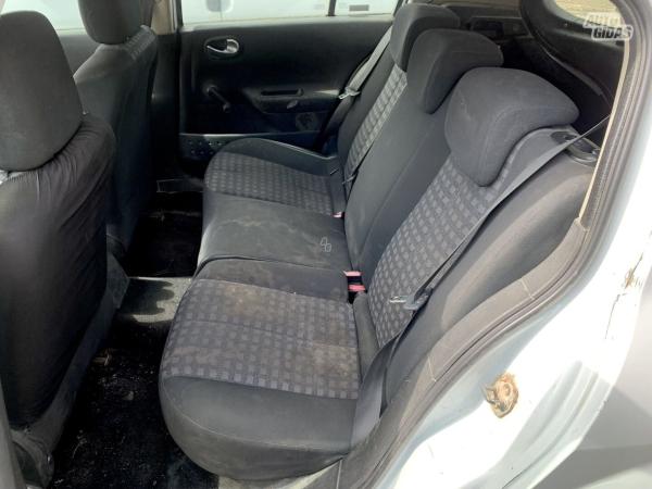 White Renault Megane 2007 in Pakruojis, with an engine capacity of 1.40 L and mileage of 208 thousand km for 290 €, photo 7 on AUTOMOTO.COM.LV
