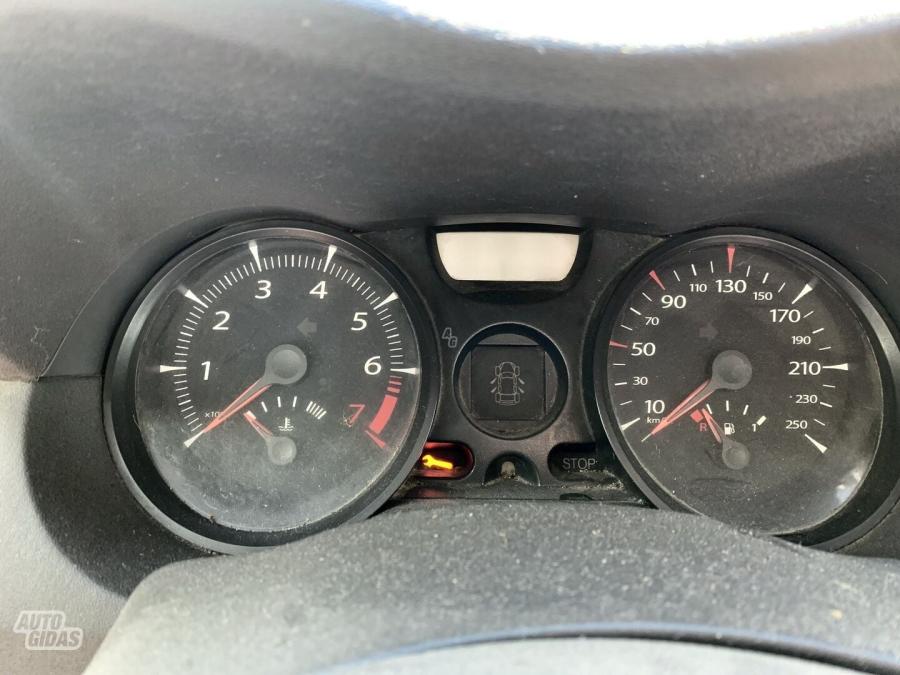 White Renault Megane 2007 in Pakruojis, with an engine capacity of 1.40 L and mileage of 208 thousand km for 290 €, photo 13 on AUTOMOTO.COM.LV