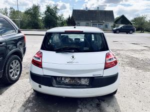 White Renault Megane 2007 in Pakruojis, with an engine capacity of 1.40 L and mileage of 208 thousand km for 290 €, photo 15 on AUTOMOTO.COM.LV