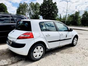 White Renault Megane 2007 in Pakruojis, with an engine capacity of 1.40 L and mileage of 208 thousand km for 290 €, photo 16 on AUTOMOTO.COM.LV