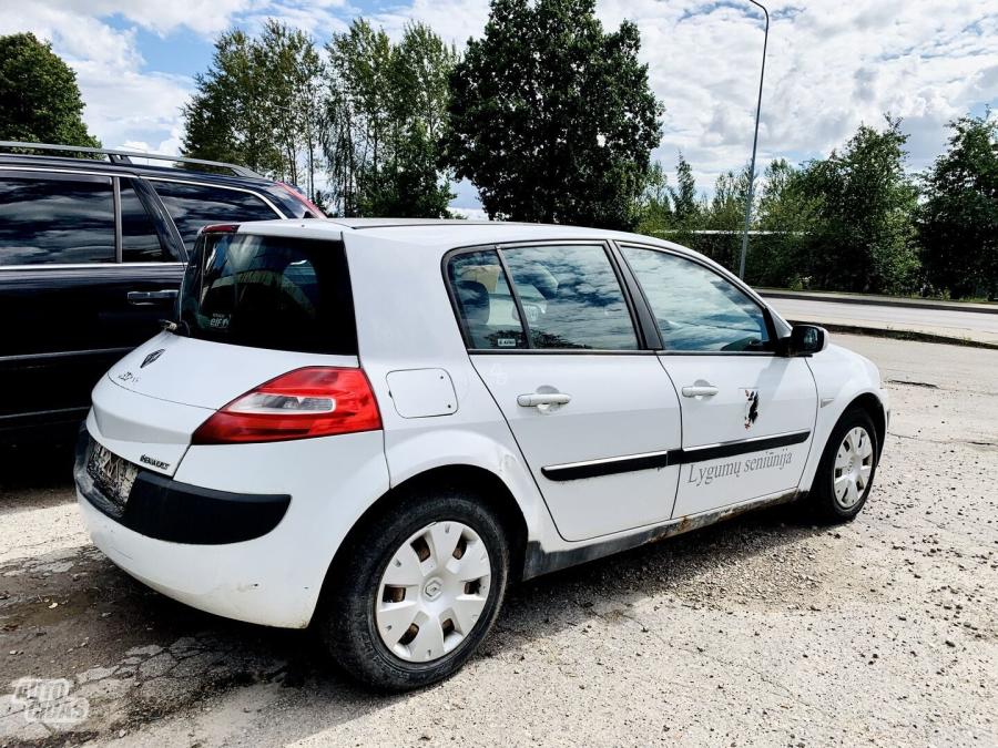 White Renault Megane 2007 in Pakruojis, with an engine capacity of 1.40 L and mileage of 208 thousand km for 290 €, photo 16 on AUTOMOTO.COM.LV