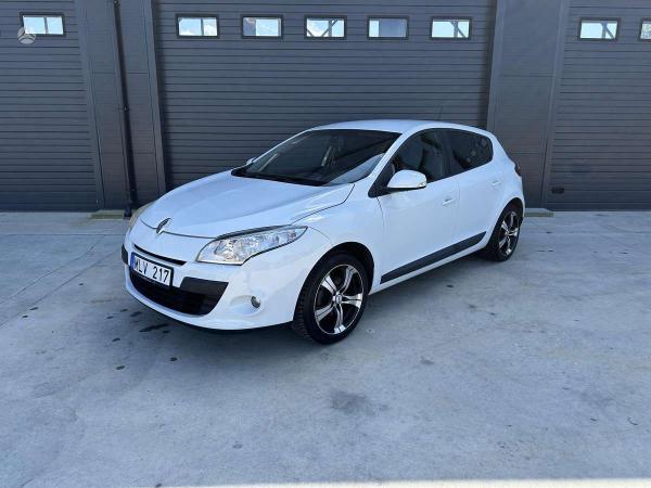 White Renault Megane 2009 in Klaipeda, with an engine capacity of 1.60 L and mileage of 182 thousand km for 2750 €, photo 1 on AUTOMOTO.COM.LV