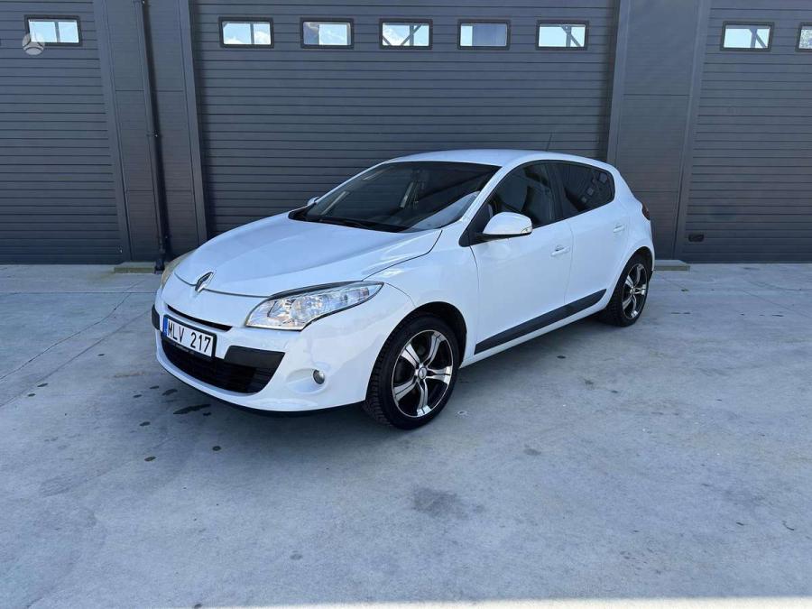 Balts Renault Megane 2009 Klaipėda, ar dzinēja tilpumu 1.60 L un nobraukumu 182 tūkst. km par 2750 €, foto 1 vietnē AUTOMOTO.COM.LV