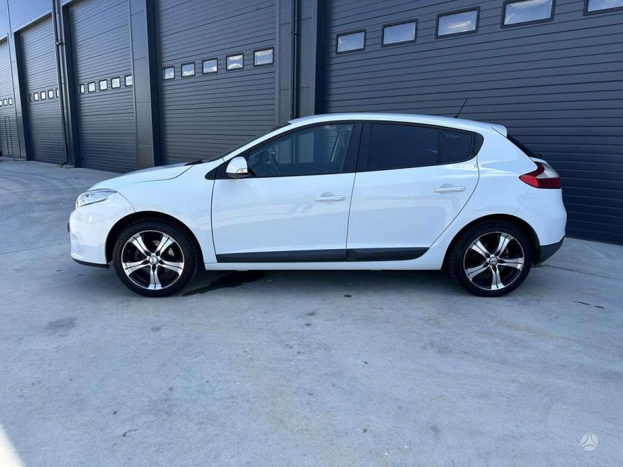 Balts Renault Megane 2009 Klaipėda, ar dzinēja tilpumu 1.60 L un nobraukumu 182 tūkst. km par 2750 €, foto 3 vietnē AUTOMOTO.COM.LV