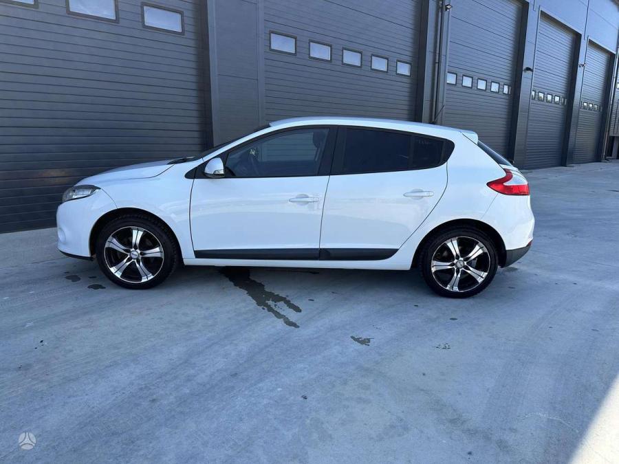 Balts Renault Megane 2009 Klaipėda, ar dzinēja tilpumu 1.60 L un nobraukumu 182 tūkst. km par 2750 €, foto 6 vietnē AUTOMOTO.COM.LV