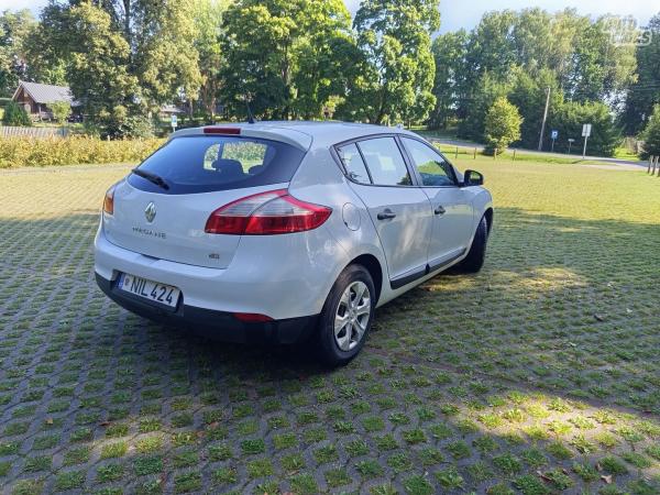 Balts Renault Megane 2009 Anykščiai, ar dzinēja tilpumu 1.50 L un nobraukumu 290 tūkst. km par 2650 €, foto 4 vietnē AUTOMOTO.COM.LV