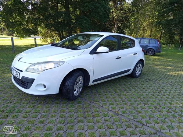 White Renault Megane 2009 in Anyksciai, with an engine capacity of 1.50 L and mileage of 290 thousand km for 2650 €, photo 3 on AUTOMOTO.COM.LV