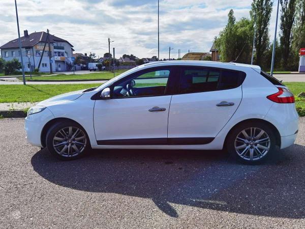 White Renault Megane 2010 in Vilnius, with an engine capacity of 1.46 L and mileage of 262 thousand km for 2300 €, photo 4 on AUTOMOTO.COM.LV