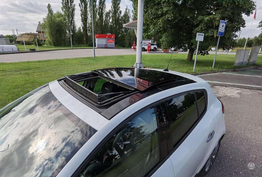 Balts Renault Megane 2010 Viļņa, ar dzinēja tilpumu 1.46 L un nobraukumu 262 tūkst. km par 2300 €, foto 13 vietnē AUTOMOTO.COM.LV