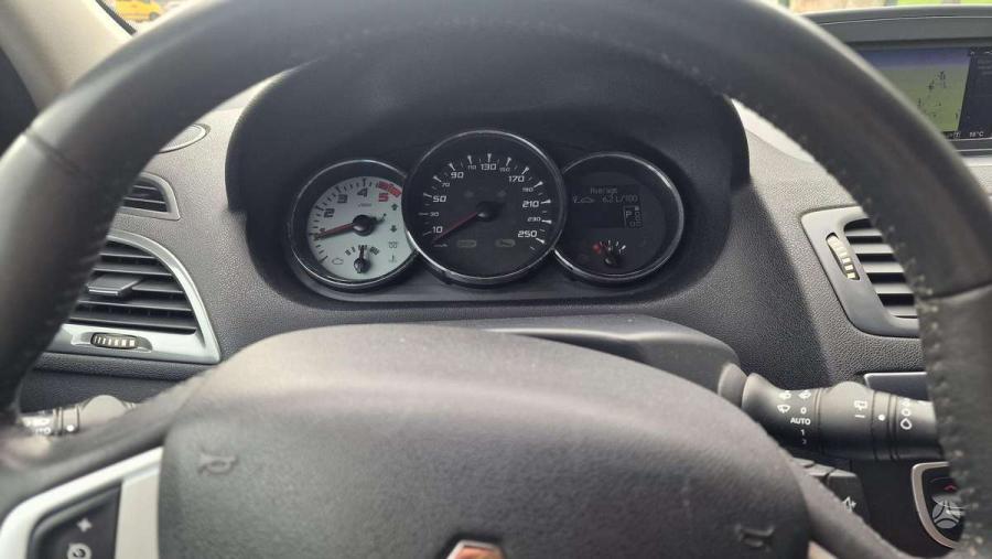 Balts Renault Megane 2010 Viļņa, ar dzinēja tilpumu 1.46 L un nobraukumu 262 tūkst. km par 3650 €, foto 15 vietnē AUTOMOTO.COM.LV