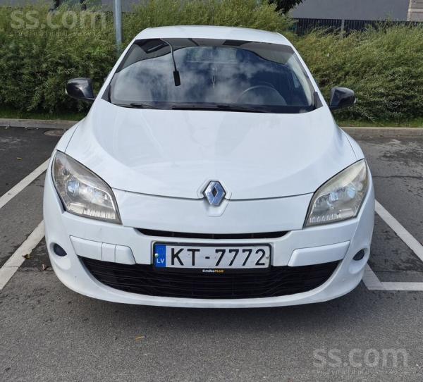 White Renault Megane 2010 in Riga, with an engine capacity of 1.50 L and mileage of 290 thousand km for 1600 €, photo 3 on AUTOMOTO.COM.LV