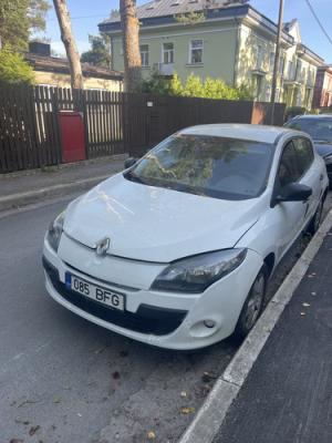 White Renault Megane 2011 in Tallinn, with an engine capacity of 1.60 L and mileage of 467 thousand km for 500 €, photo  on AUTOMOTO.COM.LV