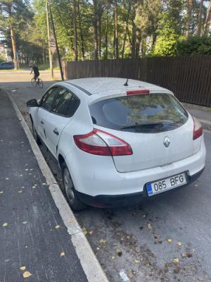 White Renault Megane 2011 in Tallinn, with an engine capacity of 1.60 L and mileage of 467 thousand km for 500 €, photo 3 on AUTOMOTO.COM.LV