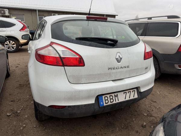 White Renault Megane 2013 in Kaunas, with an engine capacity of 1.46 L and mileage of 220 thousand km for 2100 €, photo 4 on AUTOMOTO.COM.LV